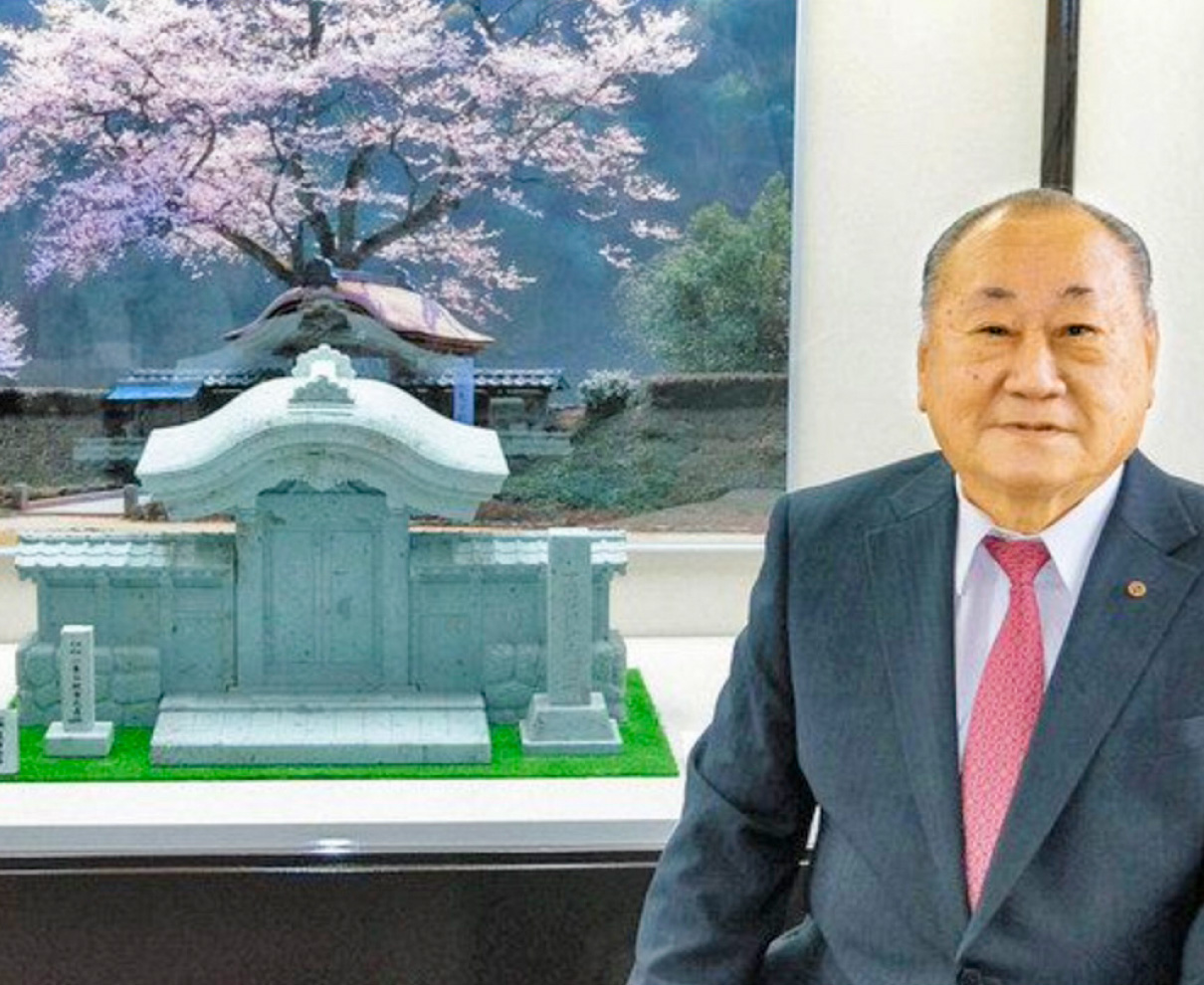 笏谷石の唐門模型贈る 朝倉氏遺跡博物館開館盛り上げ | 日々URALA（ウララ）福井県のおすすめ情報