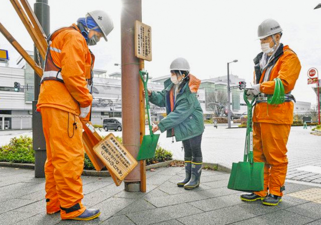 みどりのスコップで思いやりの雪かき 県内各地で設置始まる | 日々URALA（ウララ）福井県のおすすめ情報