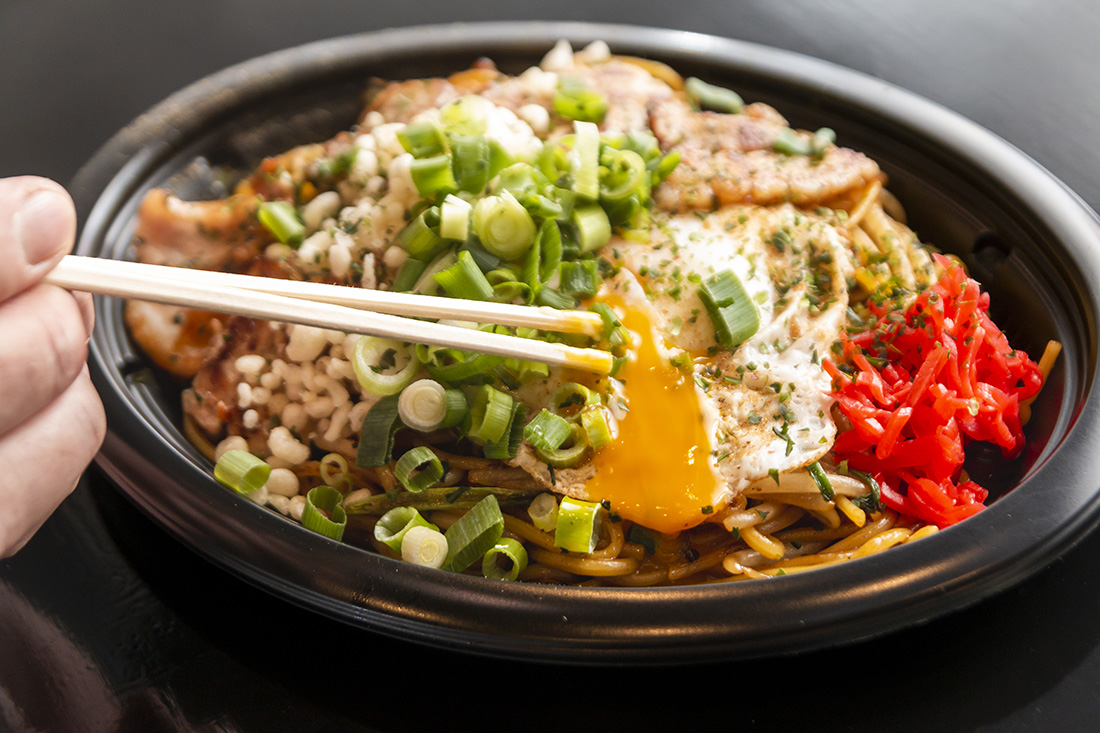 焼きそば専門店 金波｜目で見て香りも楽しめる！ライヴ感満載のオープンキッチン。【NEW OPEN】 | 日々URALA（ウララ）福井県のおすすめ情報