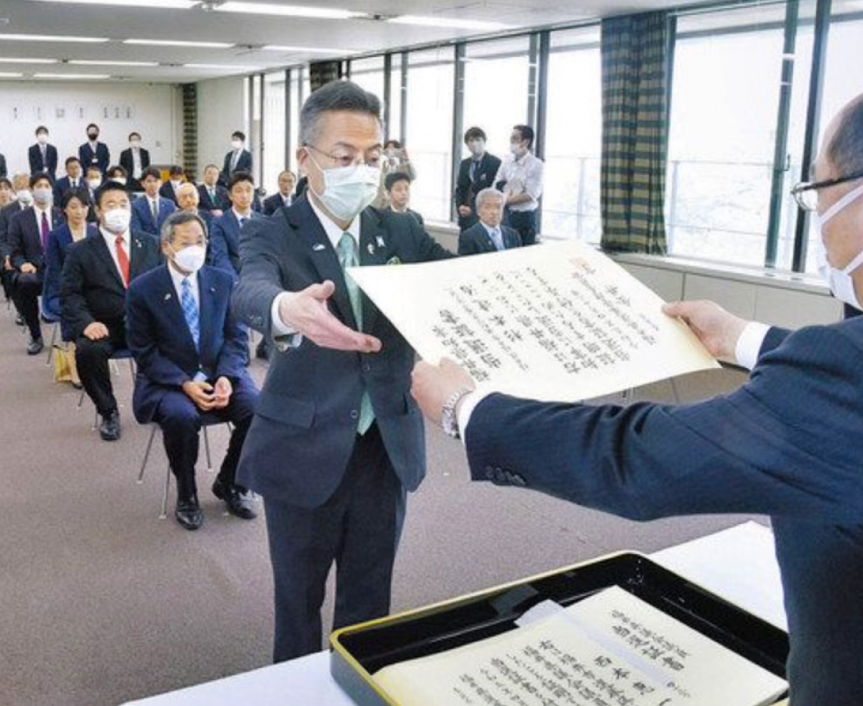 知事と県議に当選証書 「全力投球」「期待に応える | 日々URALA（ウララ）福井県のおすすめ情報