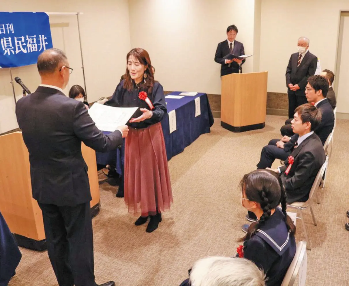 第1席 丸山さんら表彰 福井文学賞作品への思い語る | 日々URALA（ウララ）福井県のおすすめ情報