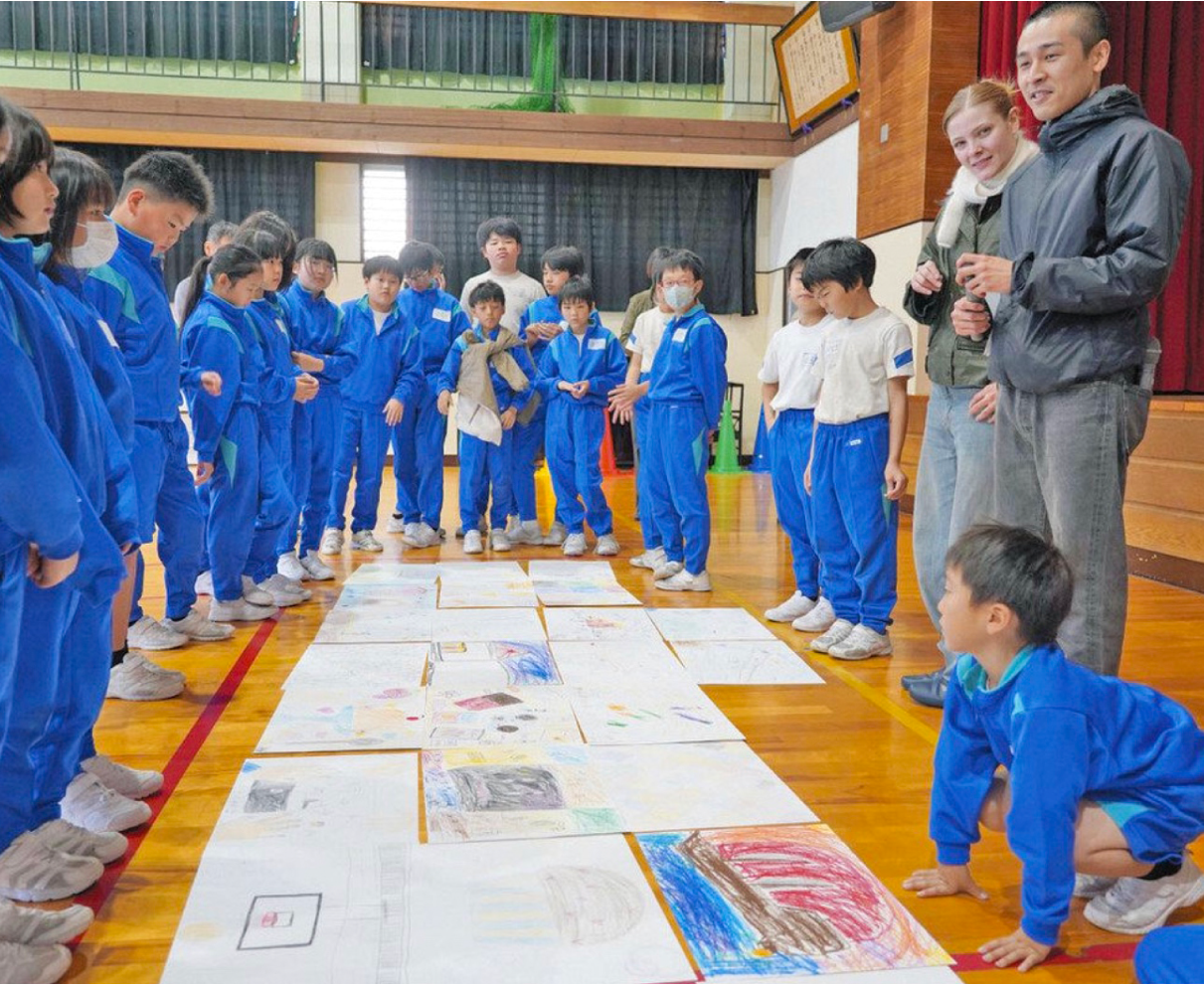 ドイツ美大生と自由に描く 来福の2人、国見小児童と交流 | 日々URALA（ウララ）福井県のおすすめ情報