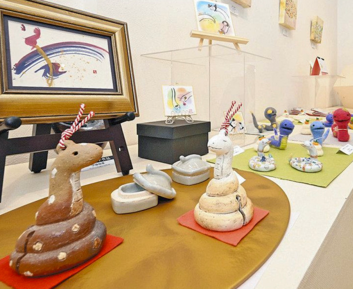 陶芸や書 ヘビたくさん 福井で作品展 | 日々URALA（ウララ）福井県のおすすめ情報