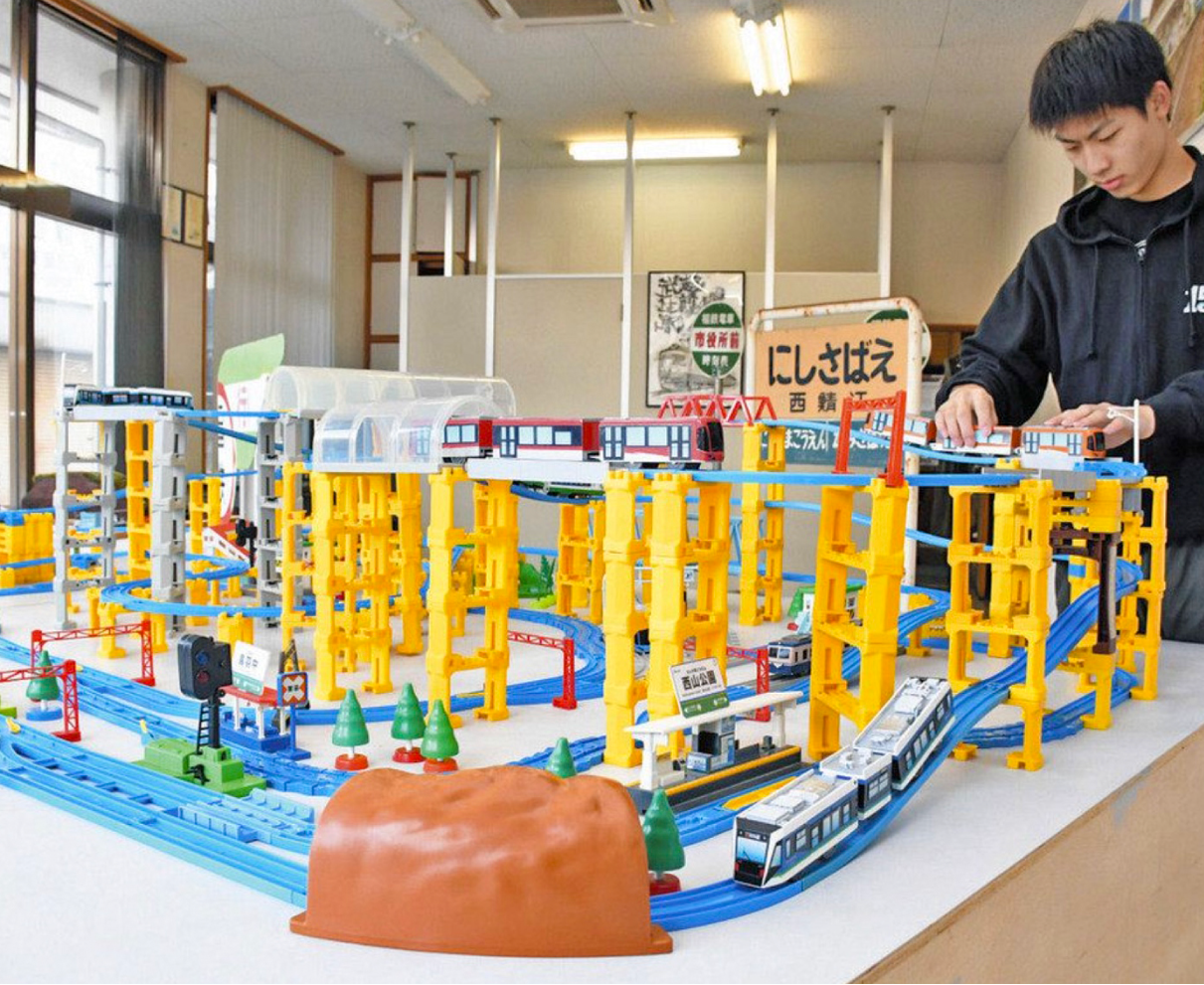 プラレールで 福鉄路線再現 新旧車両が走る リモコン操作も | 日々URALA（ウララ）福井県のおすすめ情報