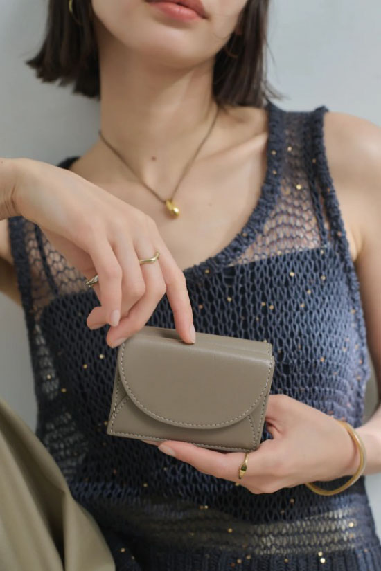 二階堂ふみさんがドラマで着用。廃棄りんごから生まれたヴィーガンレザー製品｜LOVST TOKYO | 日々URALA（ウララ）福井県のおすすめ情報